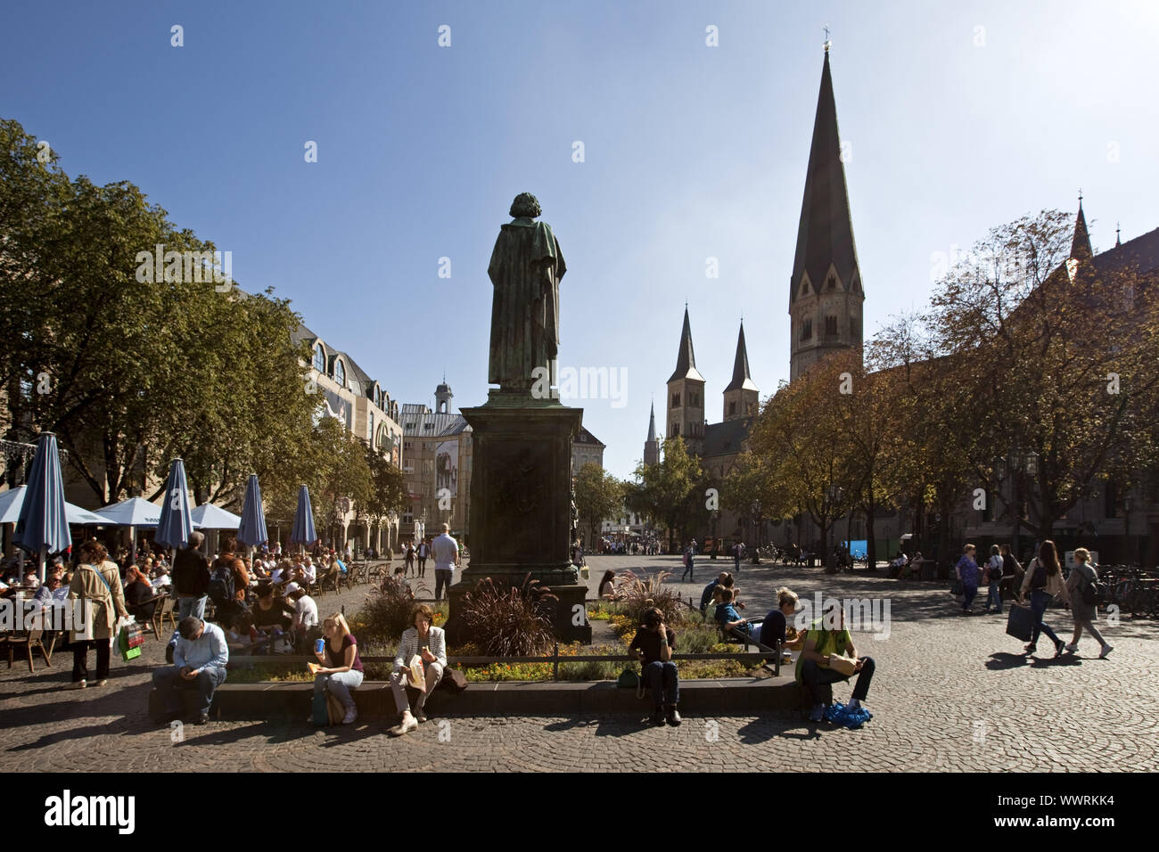 Muensterplatz with people at the Beethoven Monument and Bonn Minster ...
