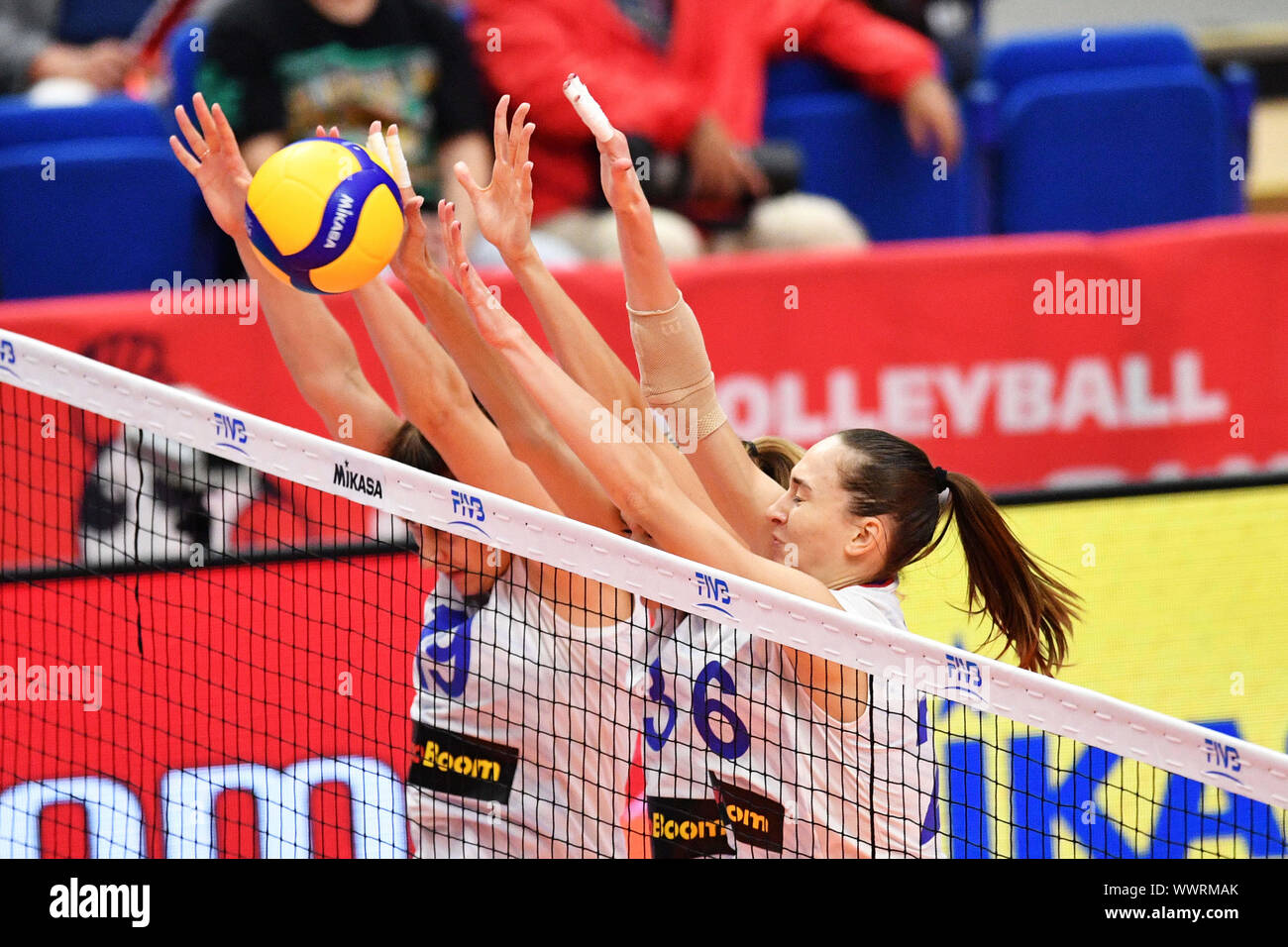 Kanagawa, Japan. Credit: MATSUO. 16th Sep, 2019. (L-R) Mariia Khaletskaia, Ekaterina Efimova ...