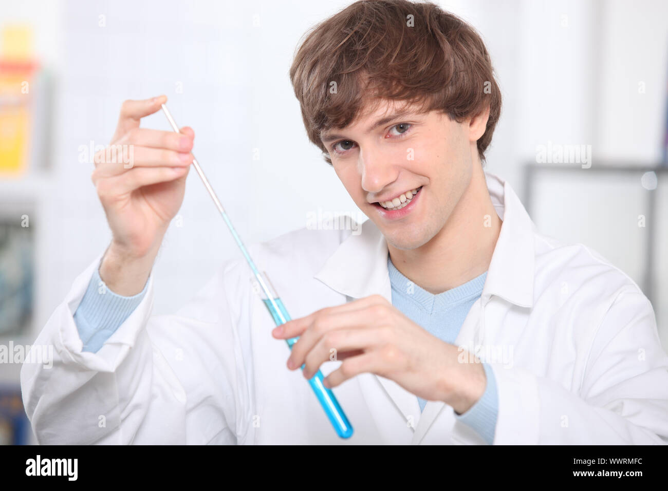Student in laboratory Stock Photo - Alamy