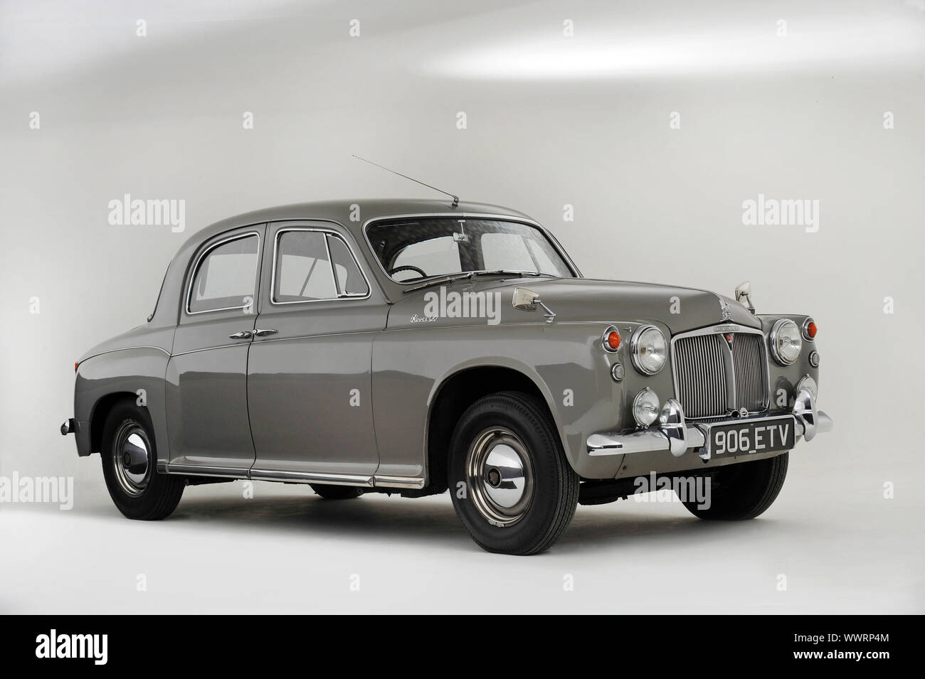 Rover saloon 1950s hi-res stock photography and images - Alamy