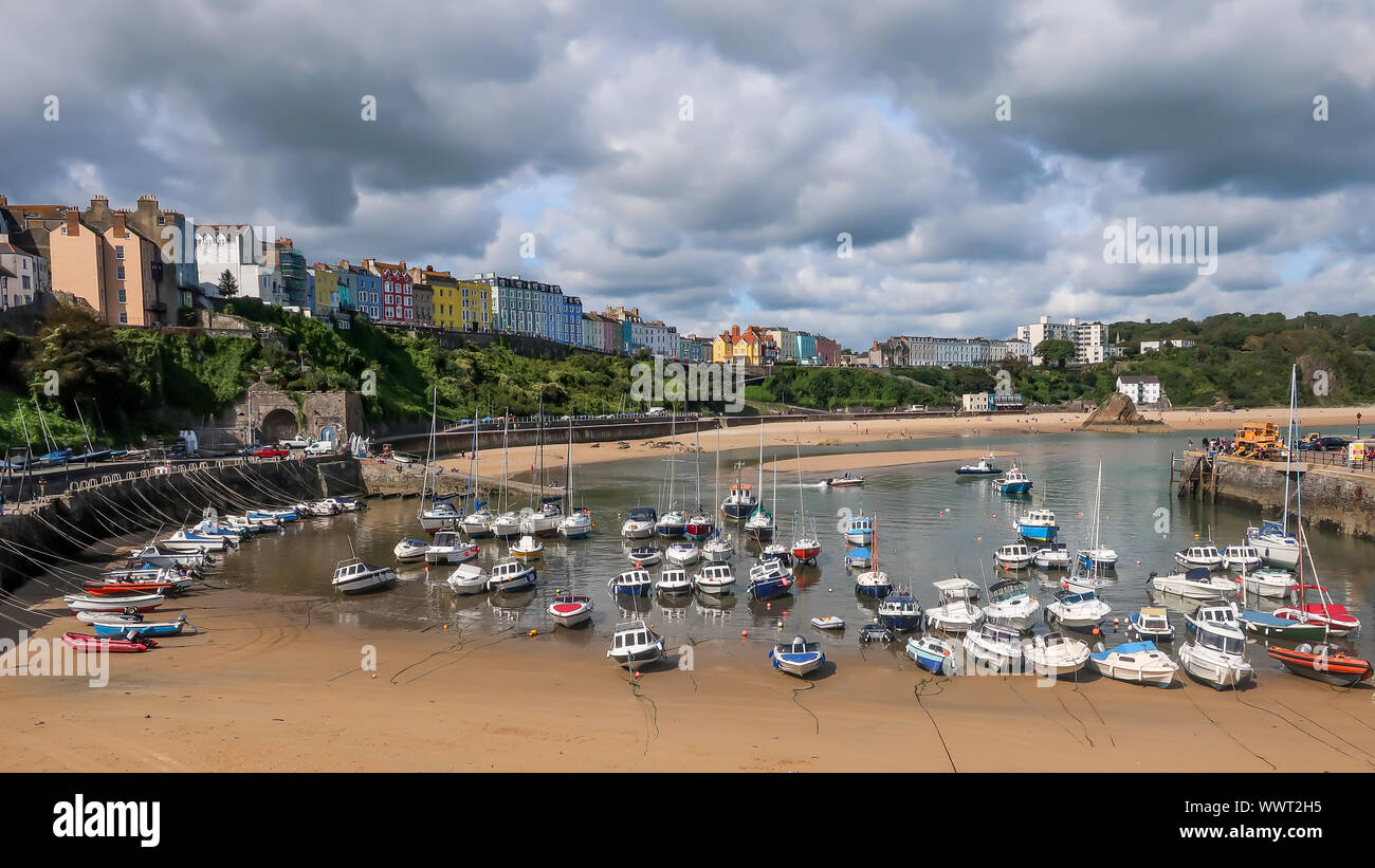 Tenby holiday hi-res stock photography and images - Alamy