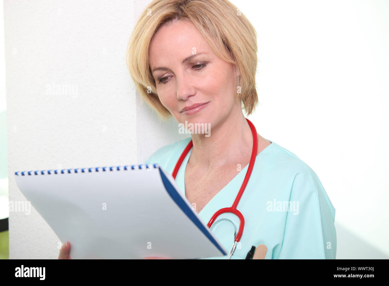 Nurse looking at chart Stock Photo - Alamy