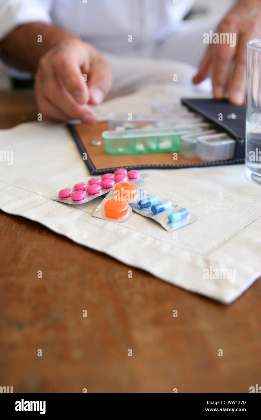 Medicine pills sort hi-res stock photography and images - Alamy