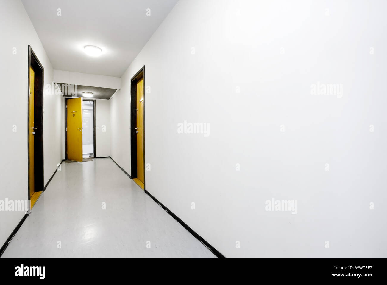 Apartment building hallway High Resolution Stock Photography and Images ...
