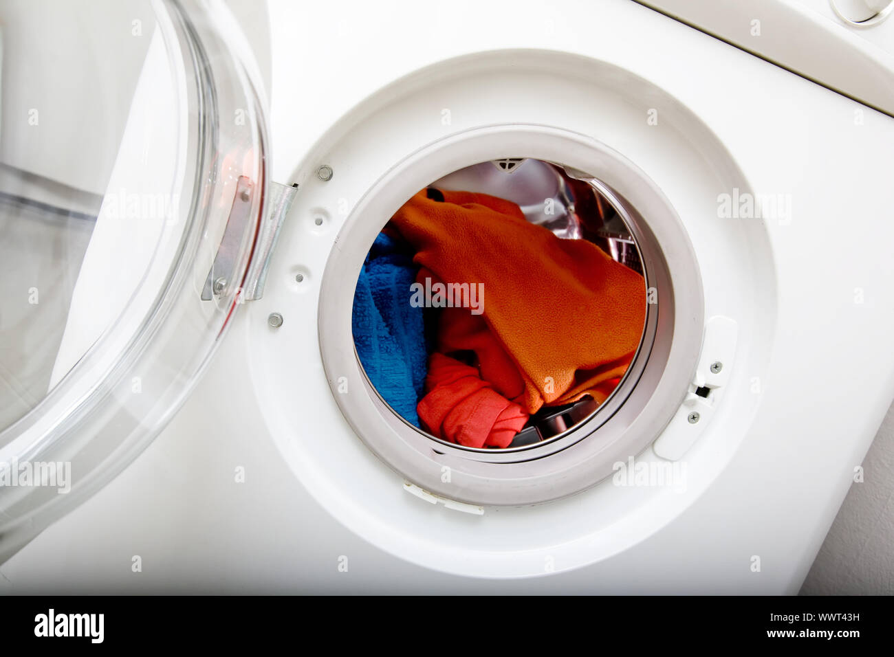 Orange and red wash hi-res stock photography and images - Alamy