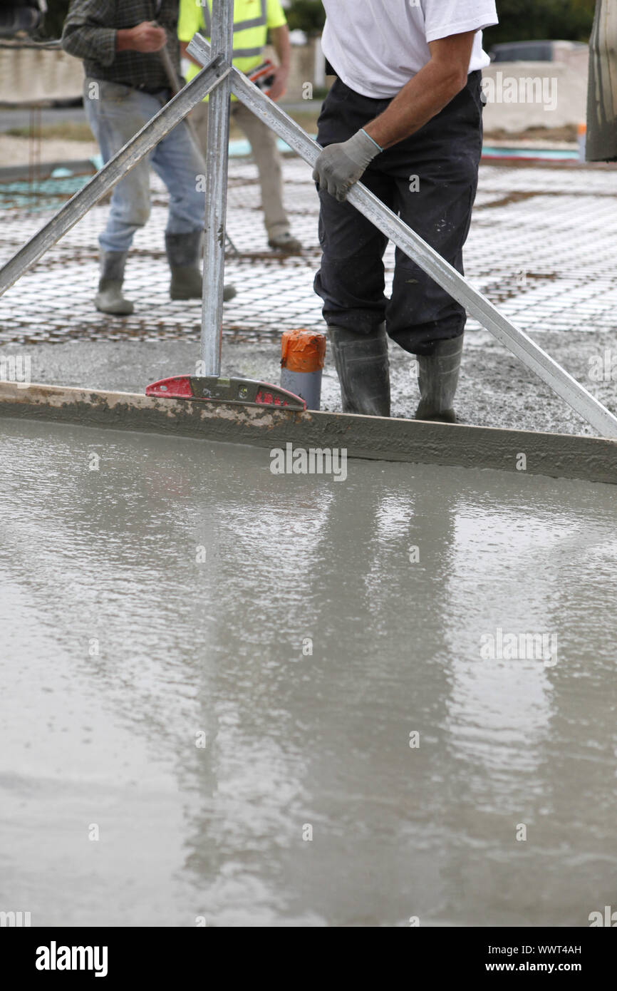 Builders putting down foundations Stock Photo - Alamy