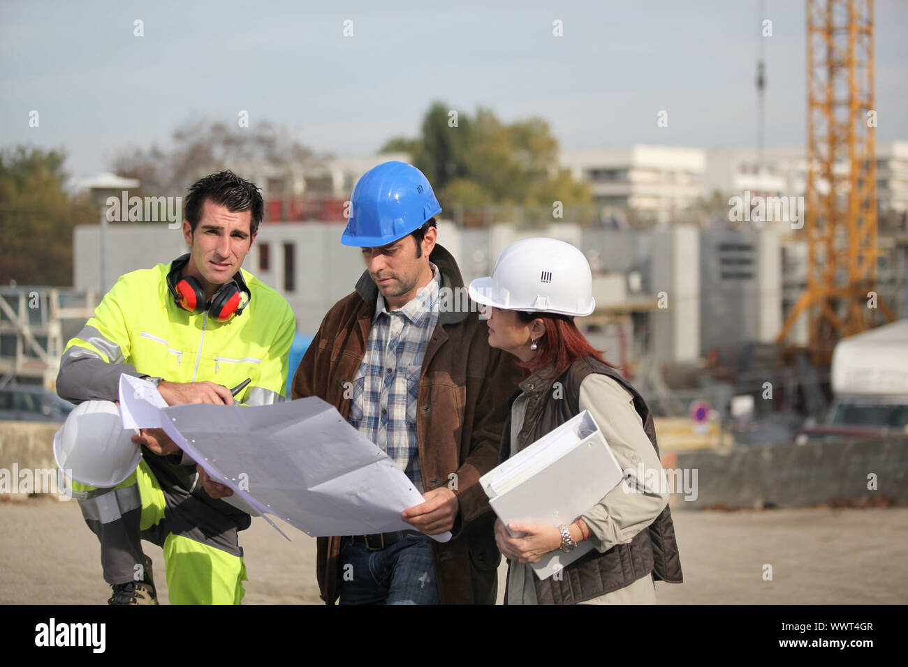 Construction workers checking plans hi-res stock photography and images ...