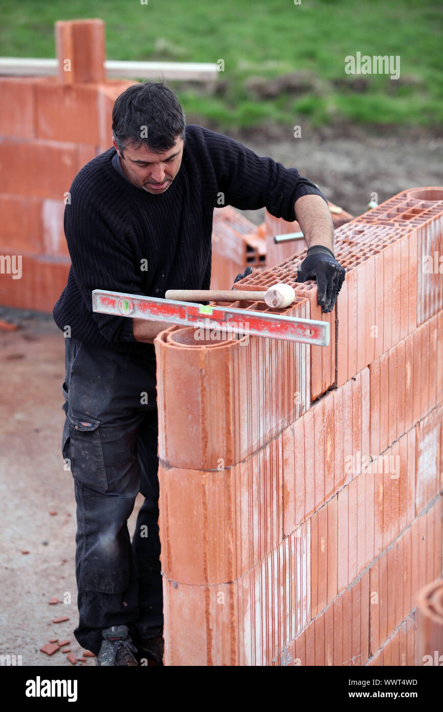 Bricklayer building a house Stock Photo - Alamy