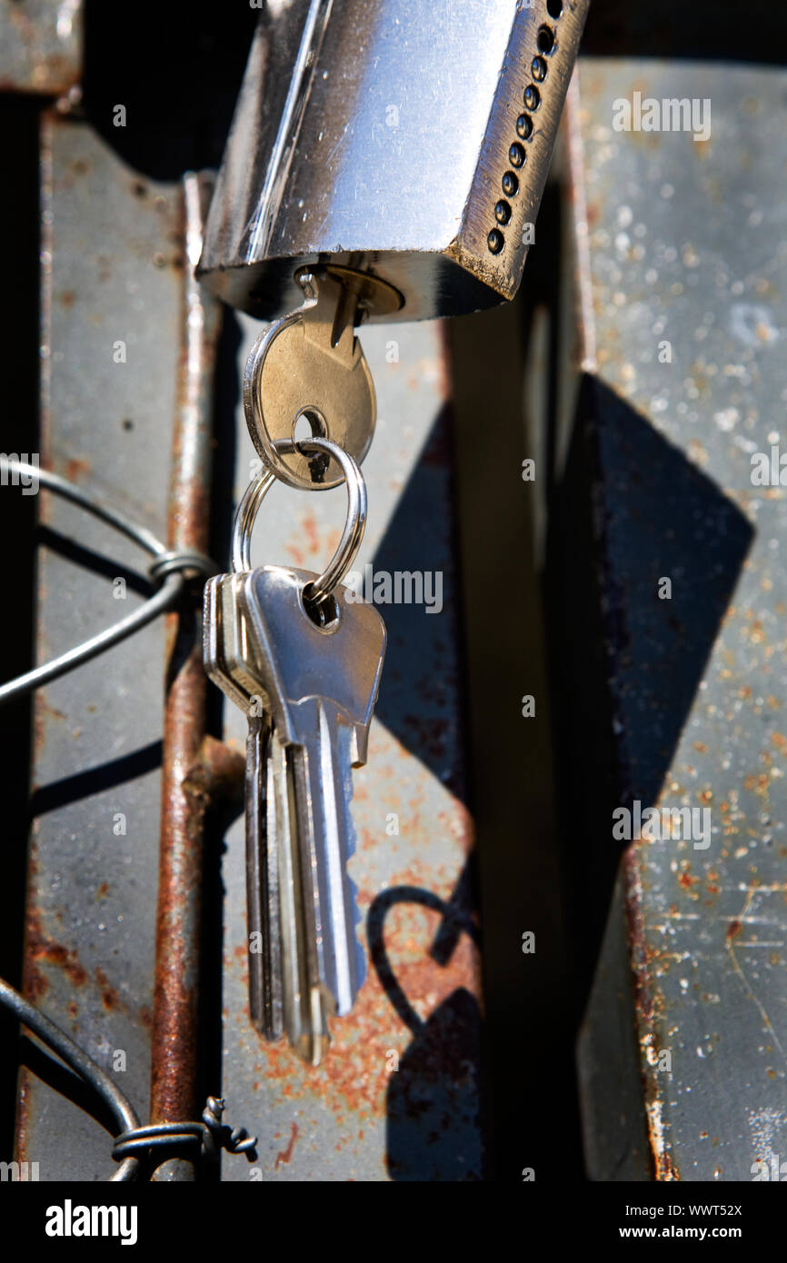 Heavy Lock and Key Stock Photo - Alamy