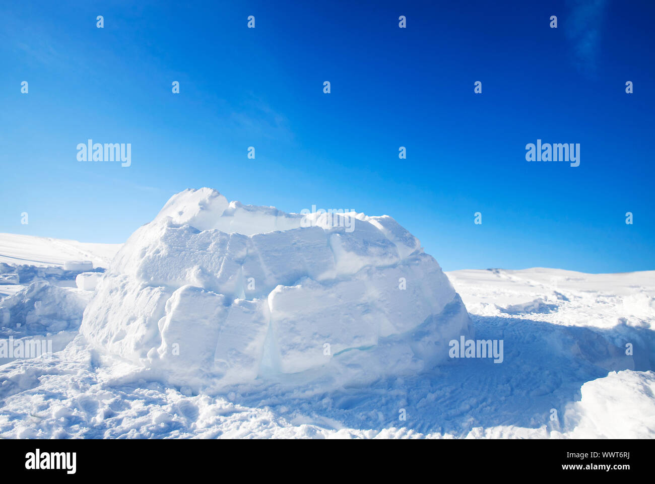A half built igloo Stock Photo - Alamy