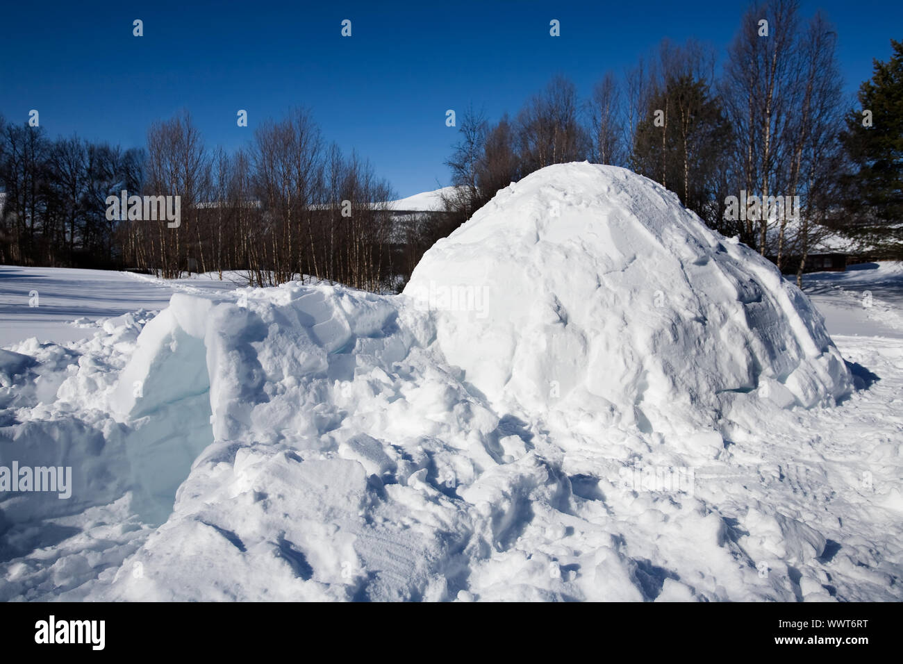 Eskimo igloo hi-res stock photography and images - Alamy