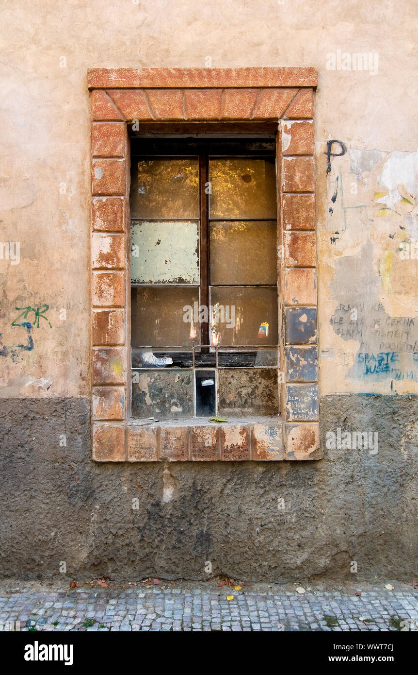 Grunge cobblestone alley pattern hi-res stock photography and images ...