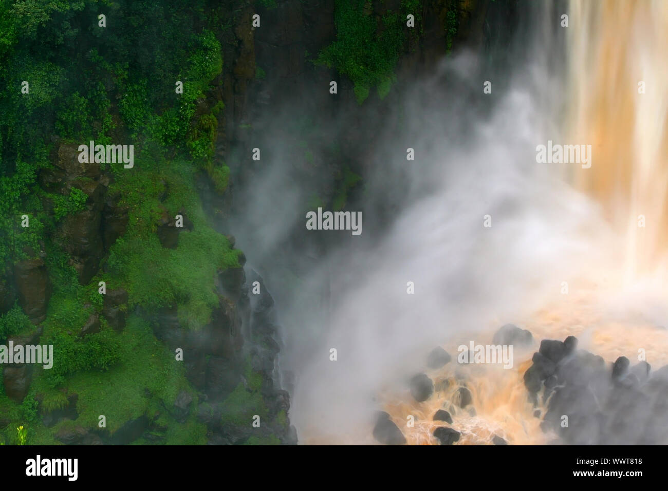 African waterfall hi-res stock photography and images - Alamy