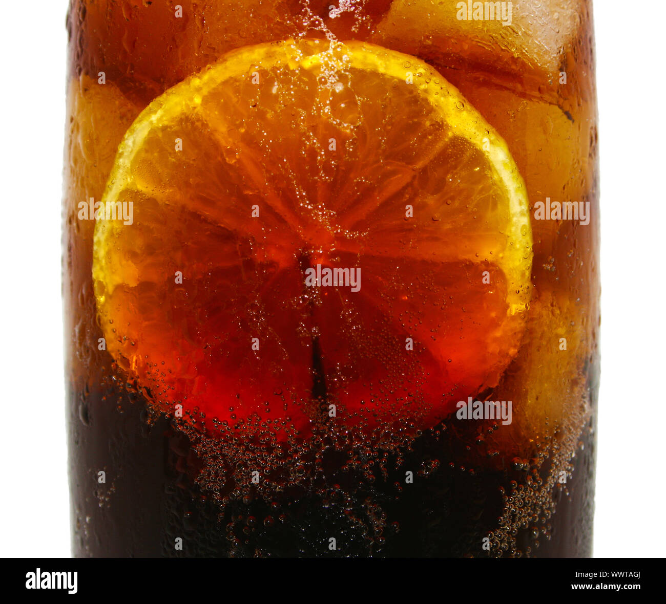 Ice Cold Drink Of Cola With A Slice Of Lemon Stock Photo - Alamy