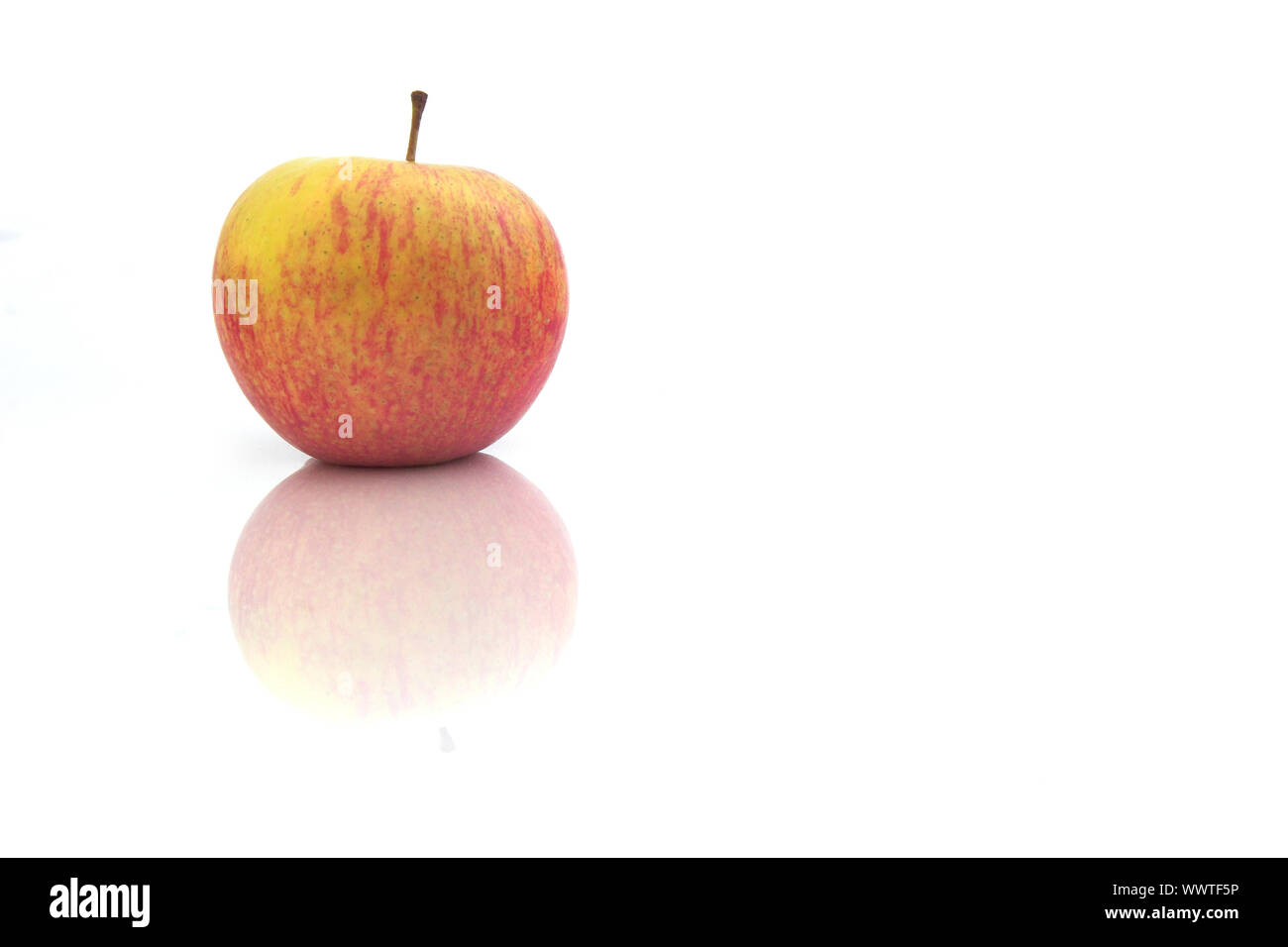 Red Apple with reflection Stock Photo - Alamy