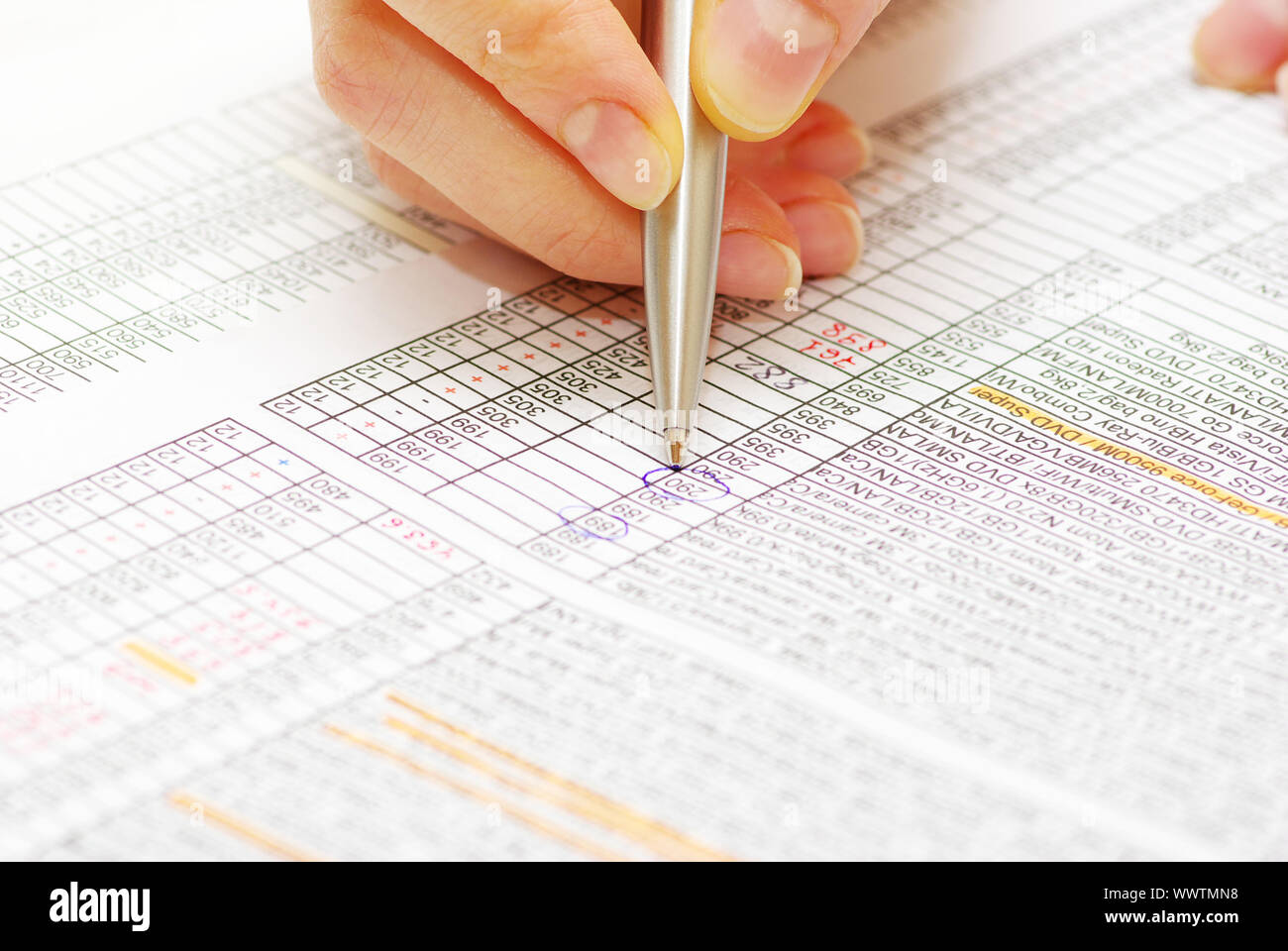 hand with pen ready for writing Stock Photo - Alamy