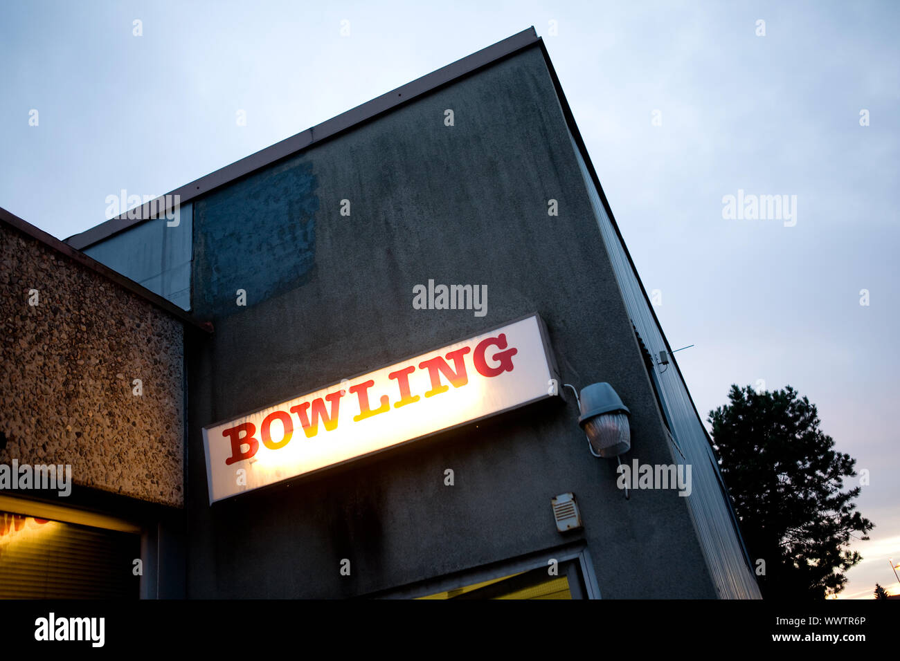 Vintage bowling sign hi-res stock photography and images - Alamy