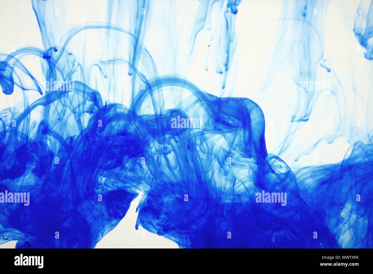 Dynamic splash patterns in hi-res stock photography and images - Alamy