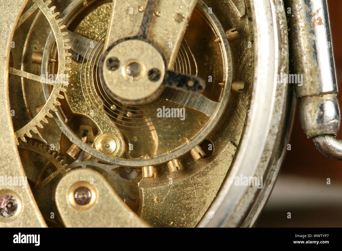 Golden clock gears hi-res stock photography and images - Alamy