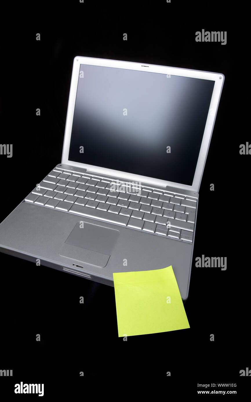 A sticky note on a laptop computer - remember this Stock Photo - Alamy