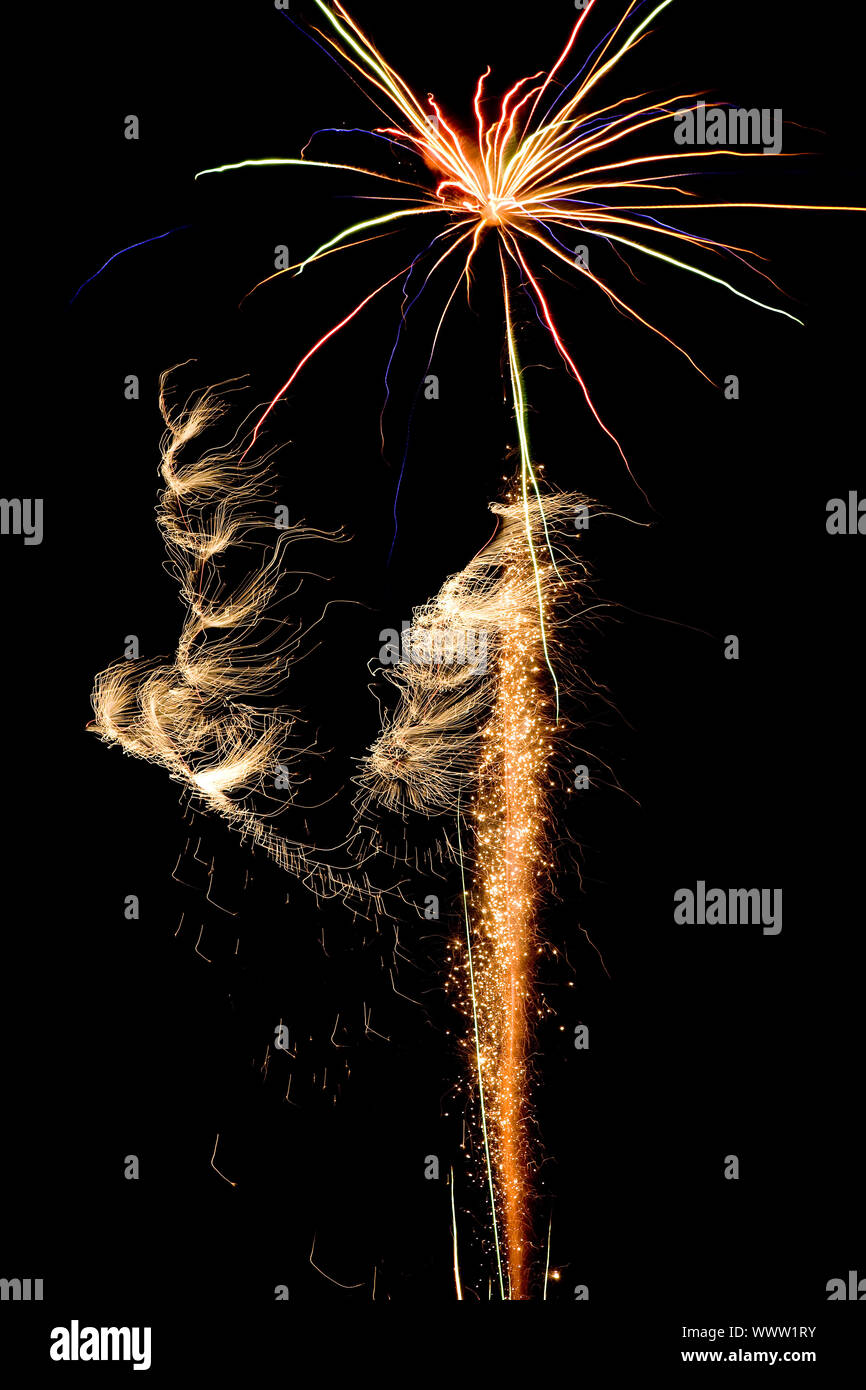 Single burst fireworks hi-res stock photography and images - Alamy