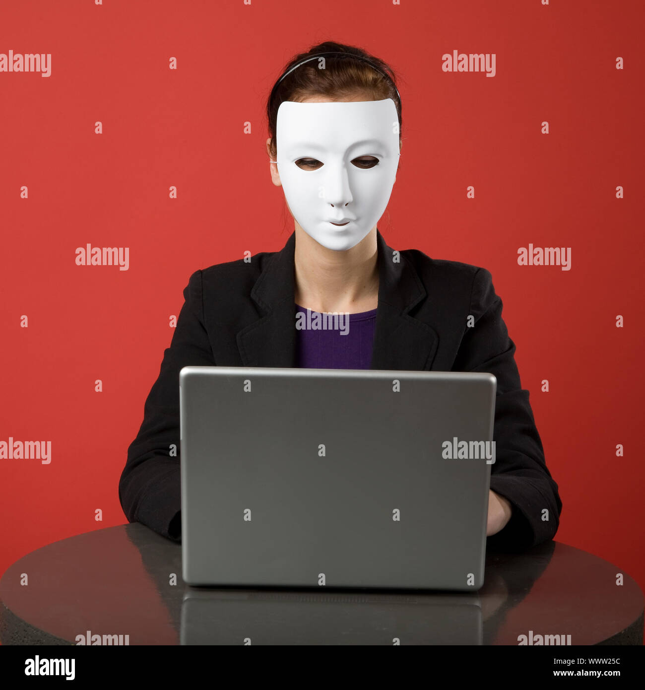 Hidden identity female anonymous anonymity hi-res stock photography and ...