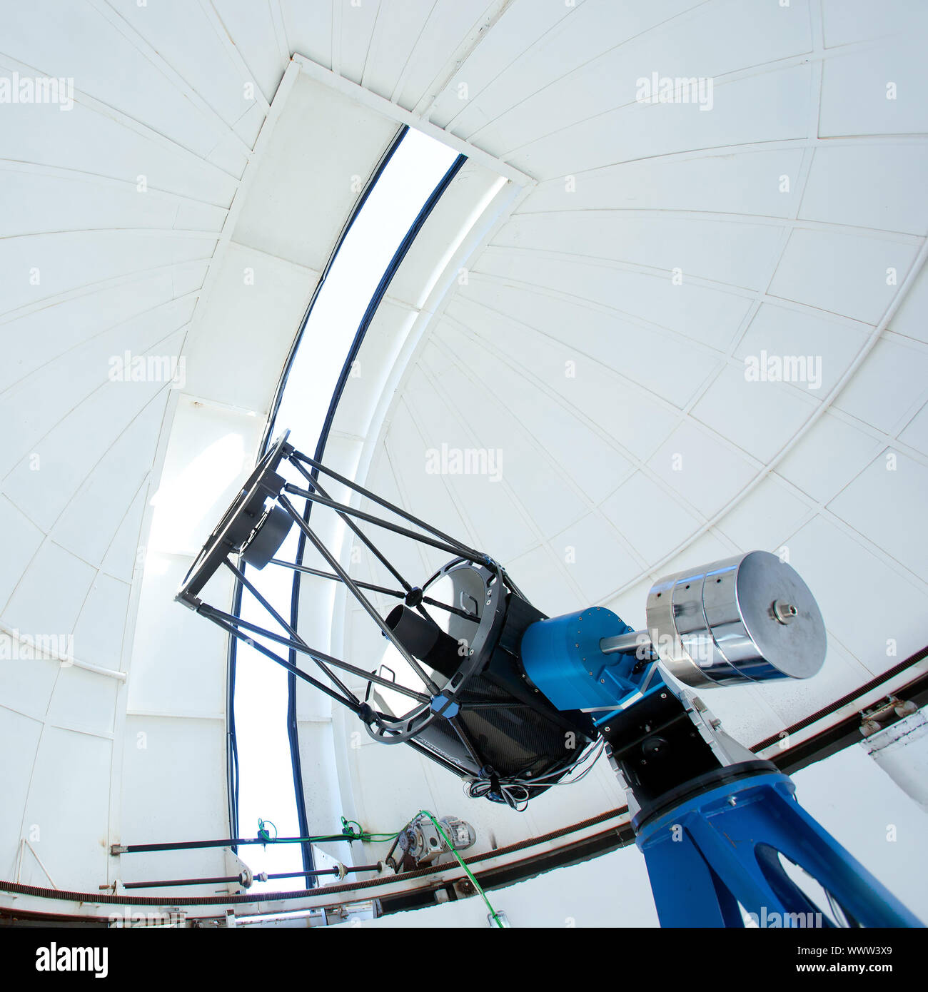 Astronomic observatory telescope inside a white dome Stock Photo - Alamy