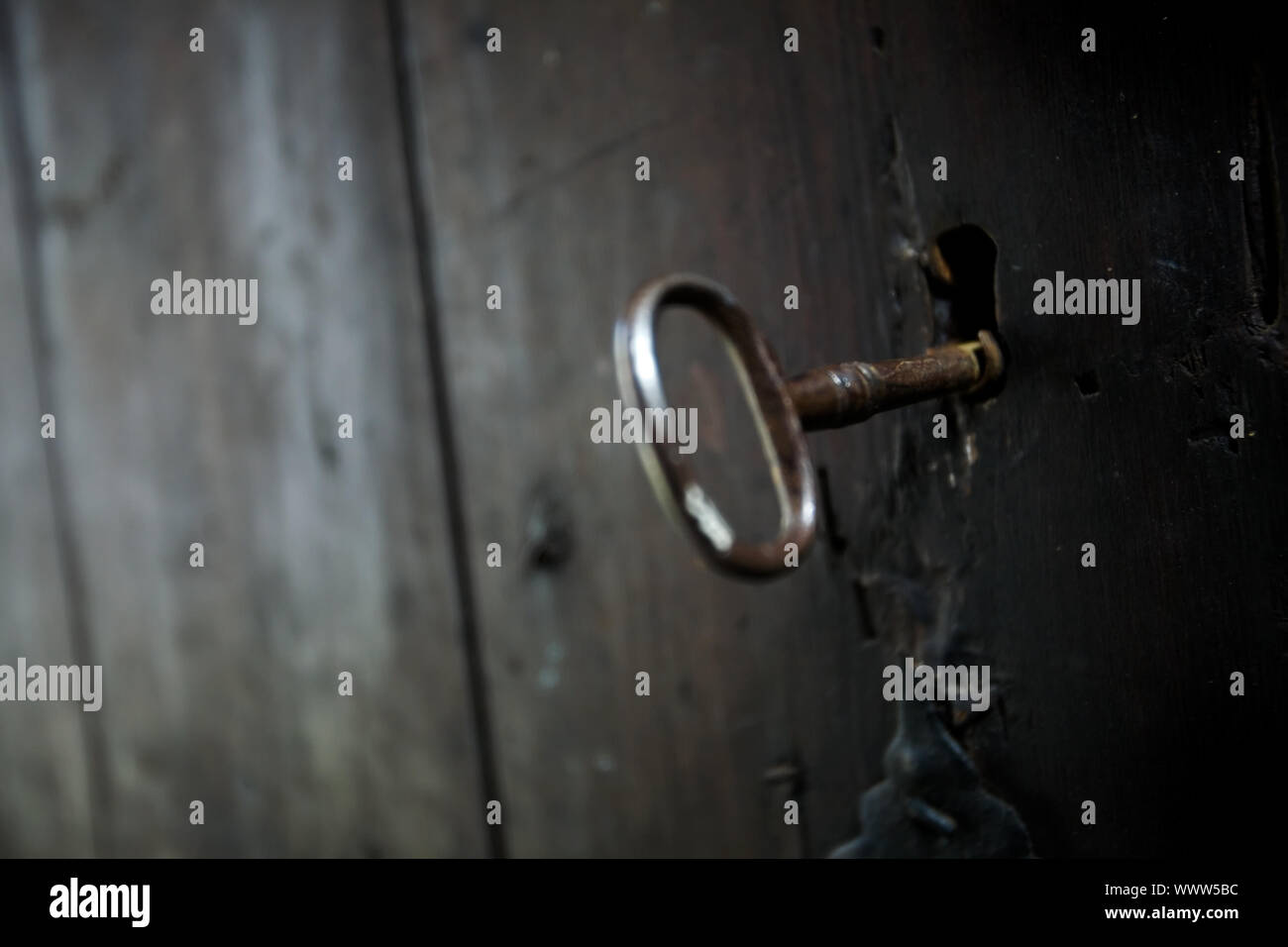Skeleton key old door hi-res stock photography and images - Alamy