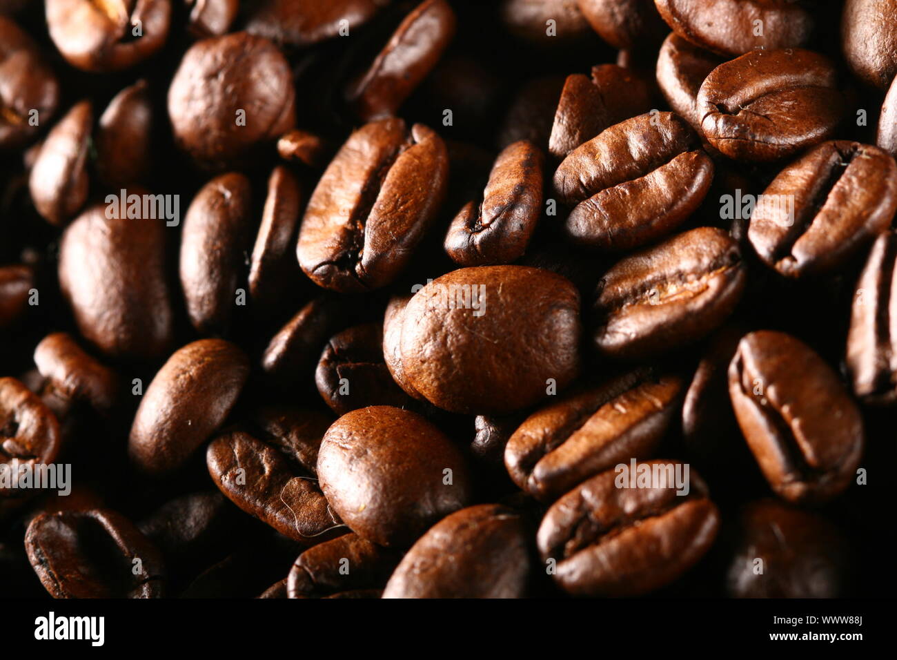 coffee beans detailed macro close up Stock Photo - Alamy