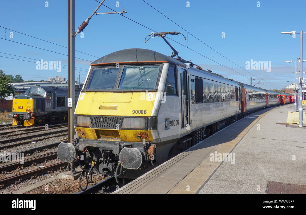 Class 90 90006 electric locomotive norwich station destination l hi-res ...