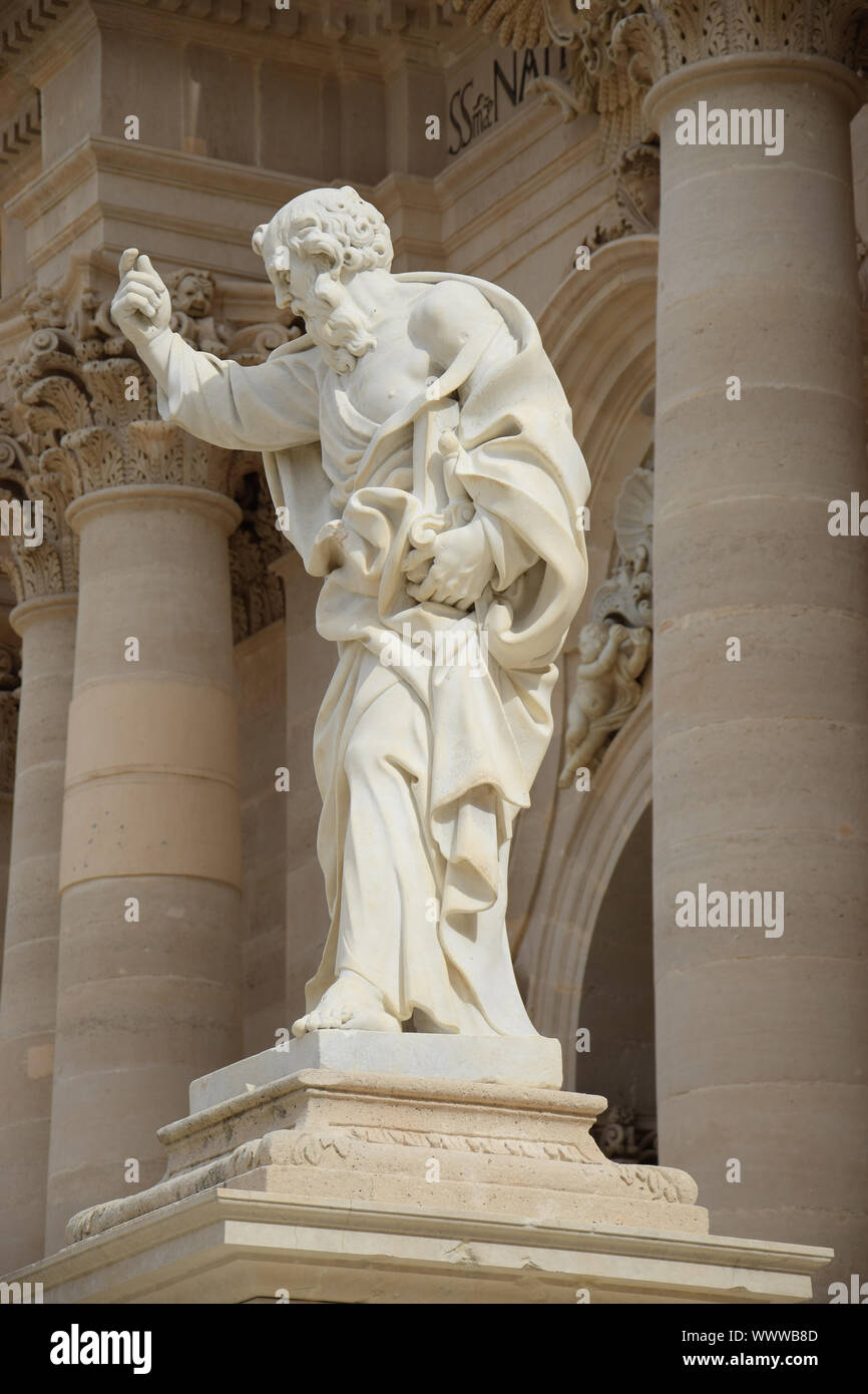 Statue at the cathedral of Syracuse Stock Photo - Alamy