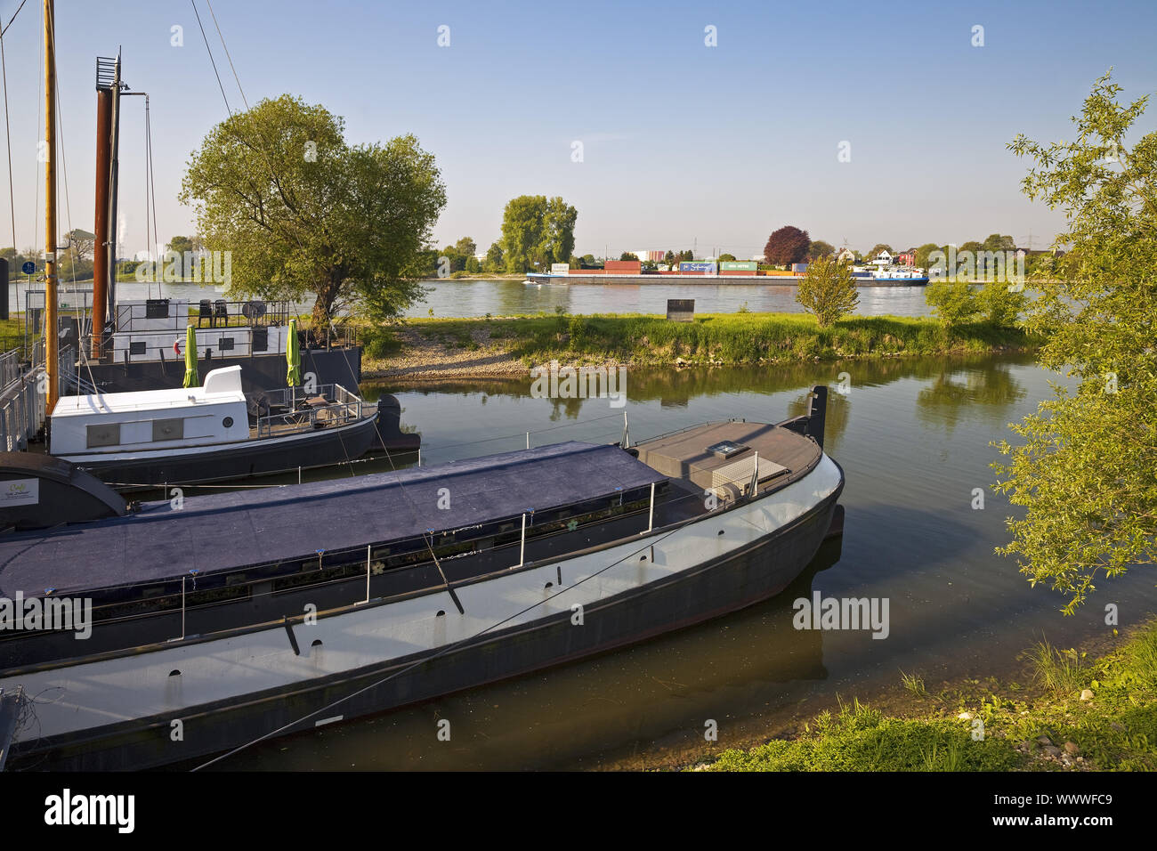 pontoon bridge composed of the old ships Einigkeit, Recht, Freiheit ...