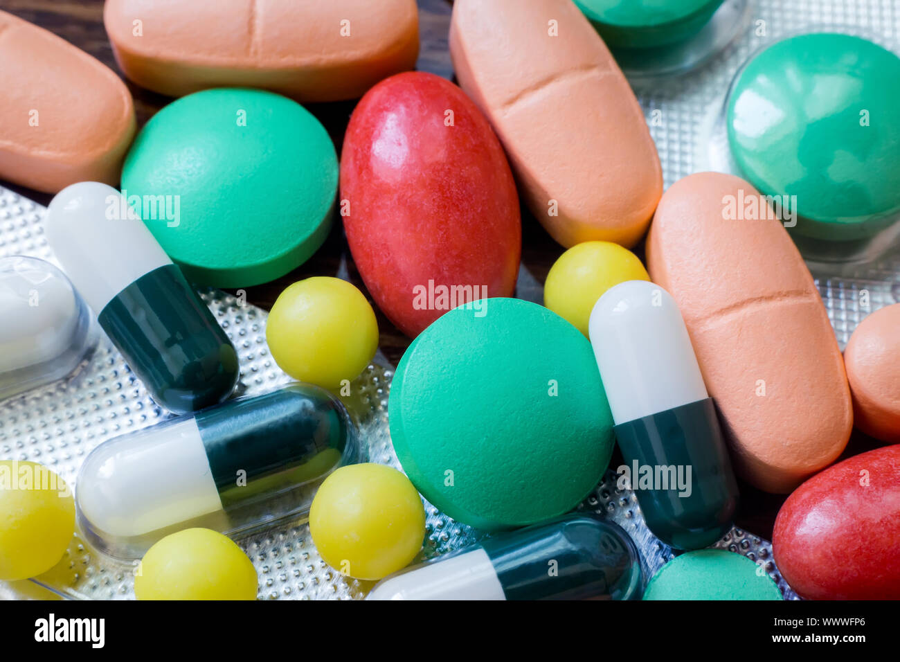 Drugs medicines pills tablets capsules hi-res stock photography and ...