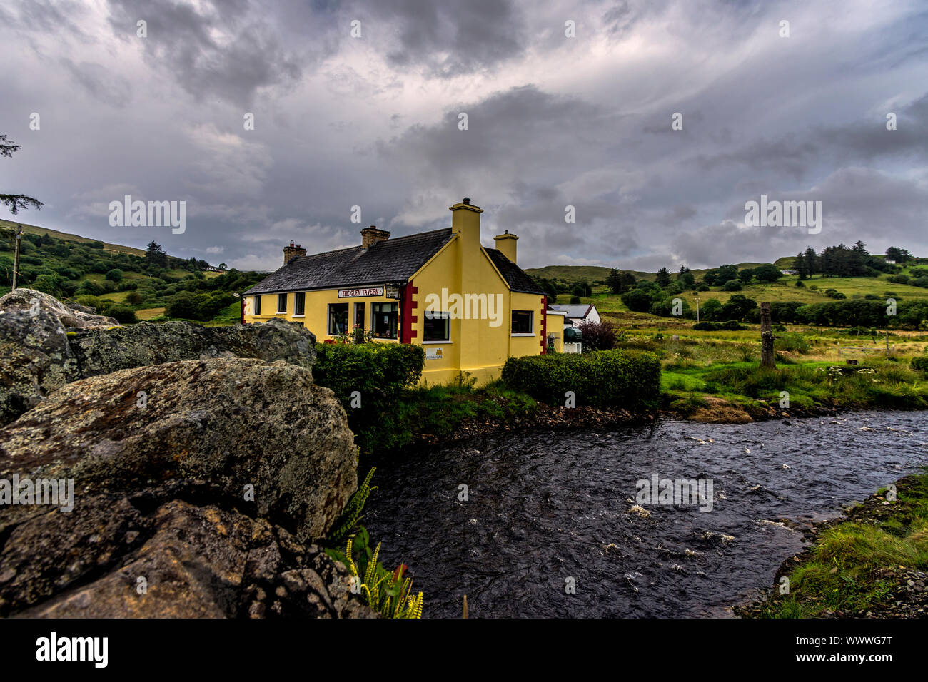 Rural pub ireland hi-res stock photography and images - Alamy
