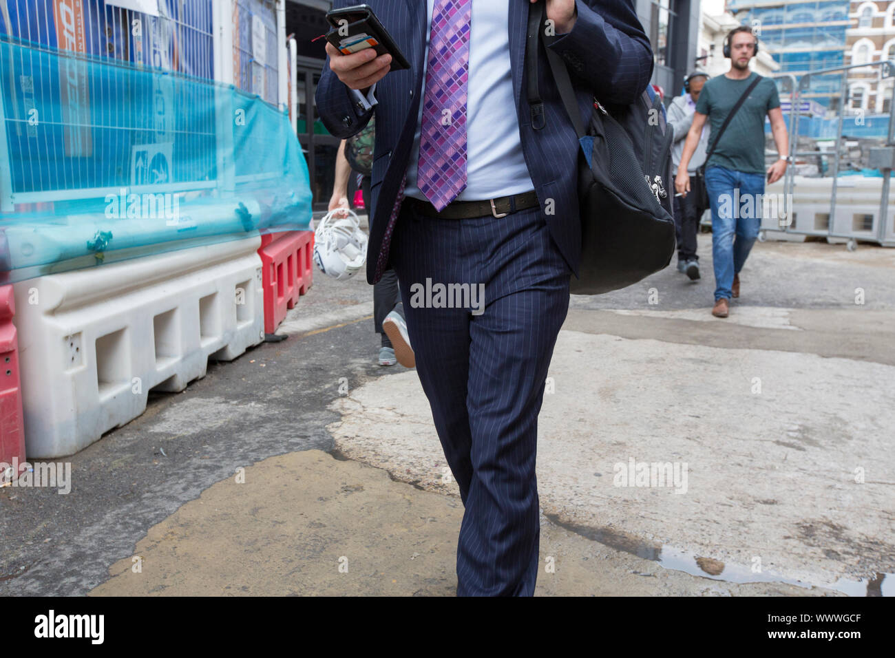 Pedestrians using mobile phones hi-res stock photography and images - Alamy