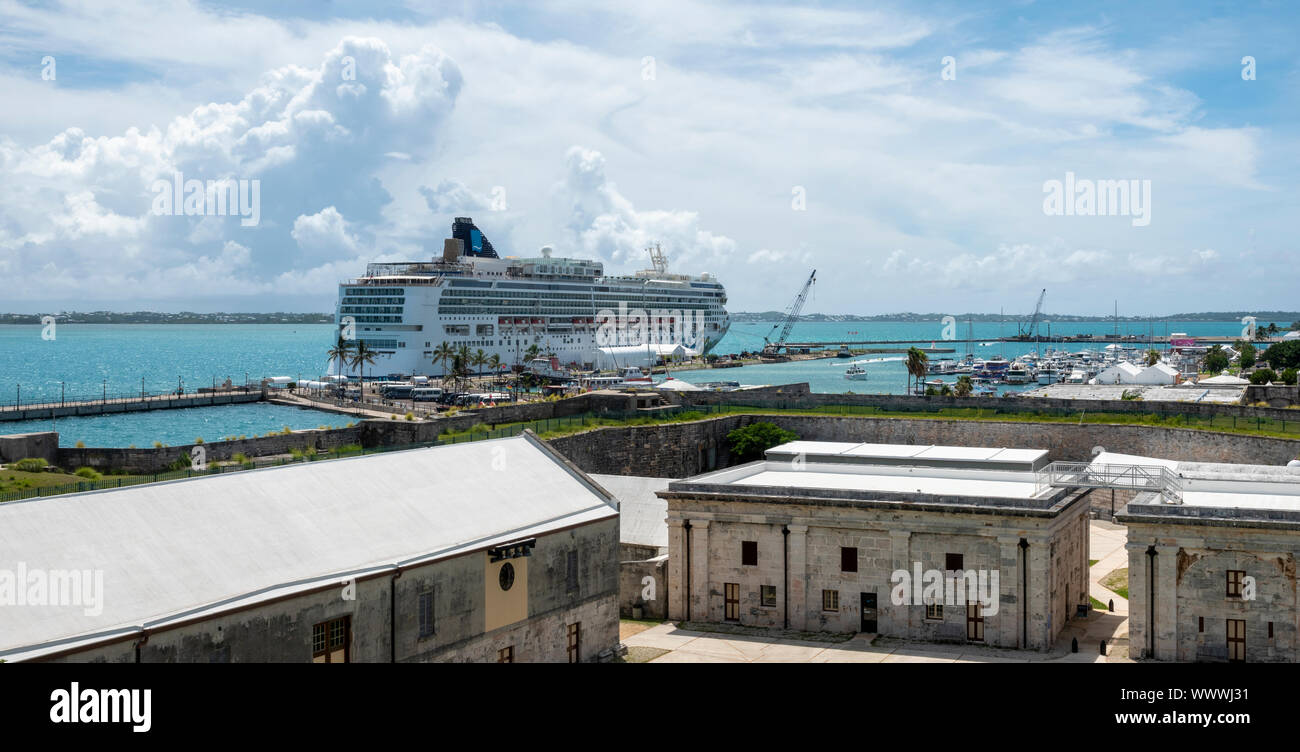 Cruise ship docked at The Royal Naval Dockyard, Bermuda Stock Photo - Alamy