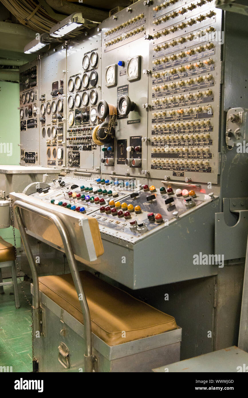 Submarine monitoring room hi-res stock photography and images - Alamy