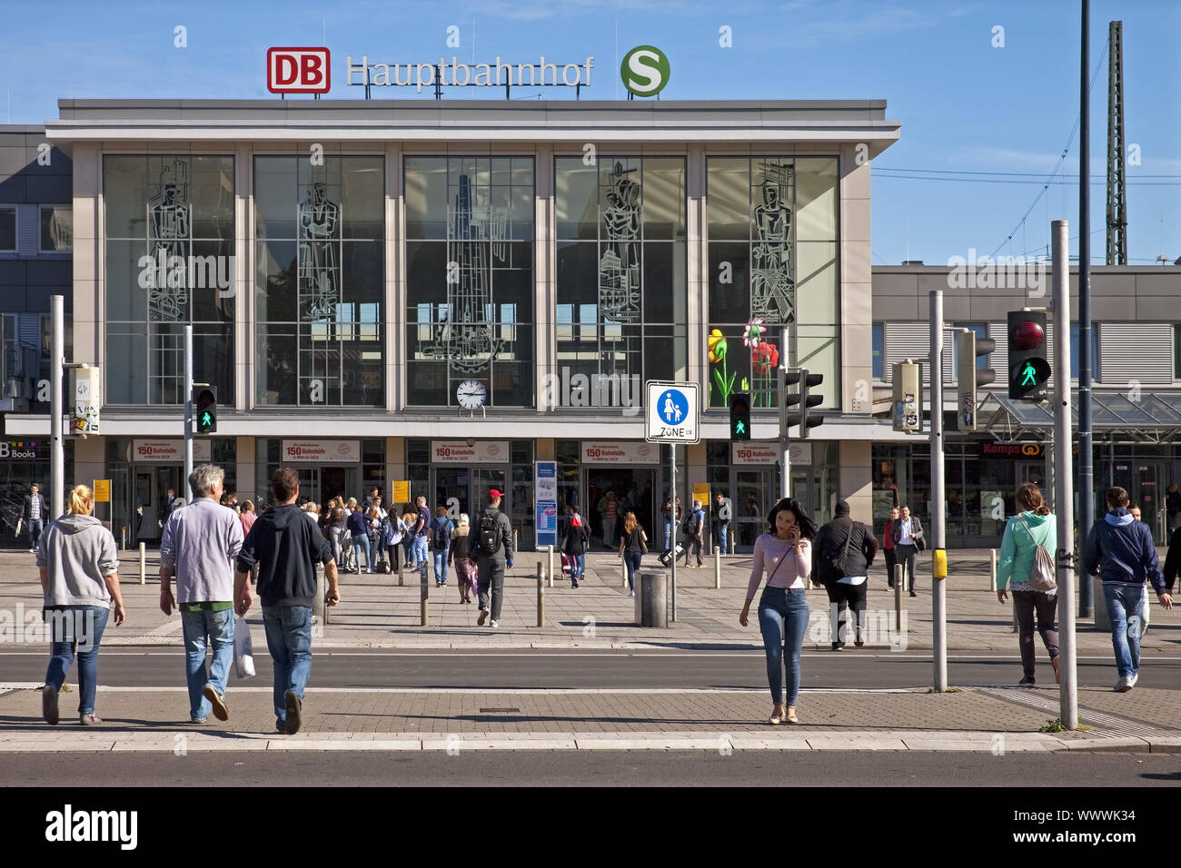 Exterior view hauptbahnhof main railway hi-res stock photography and ...