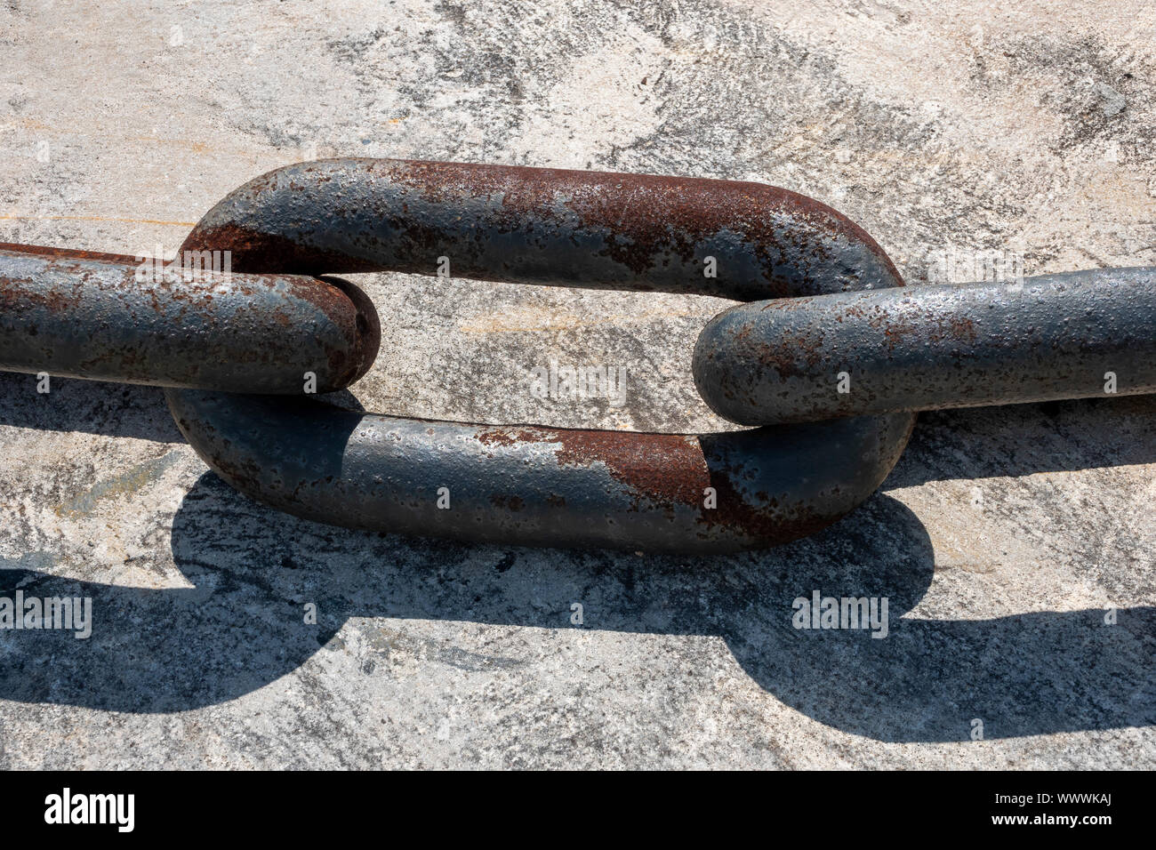 Large anchor chain hi-res stock photography and images - Alamy
