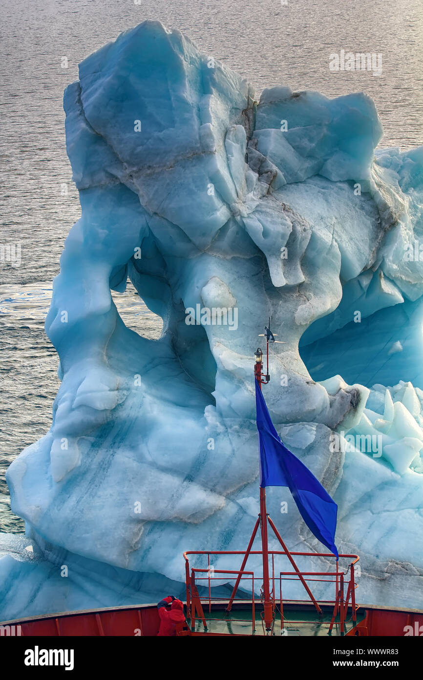 Bergy bit - part of iceberg Stock Photo - Alamy