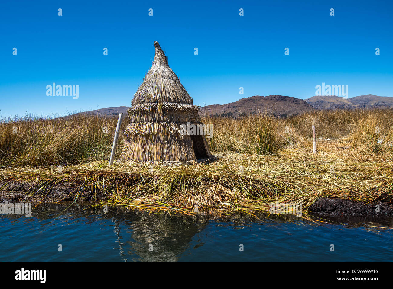 Totora reed huts on a manmade floating island, Lake Titicaca, Peru ...