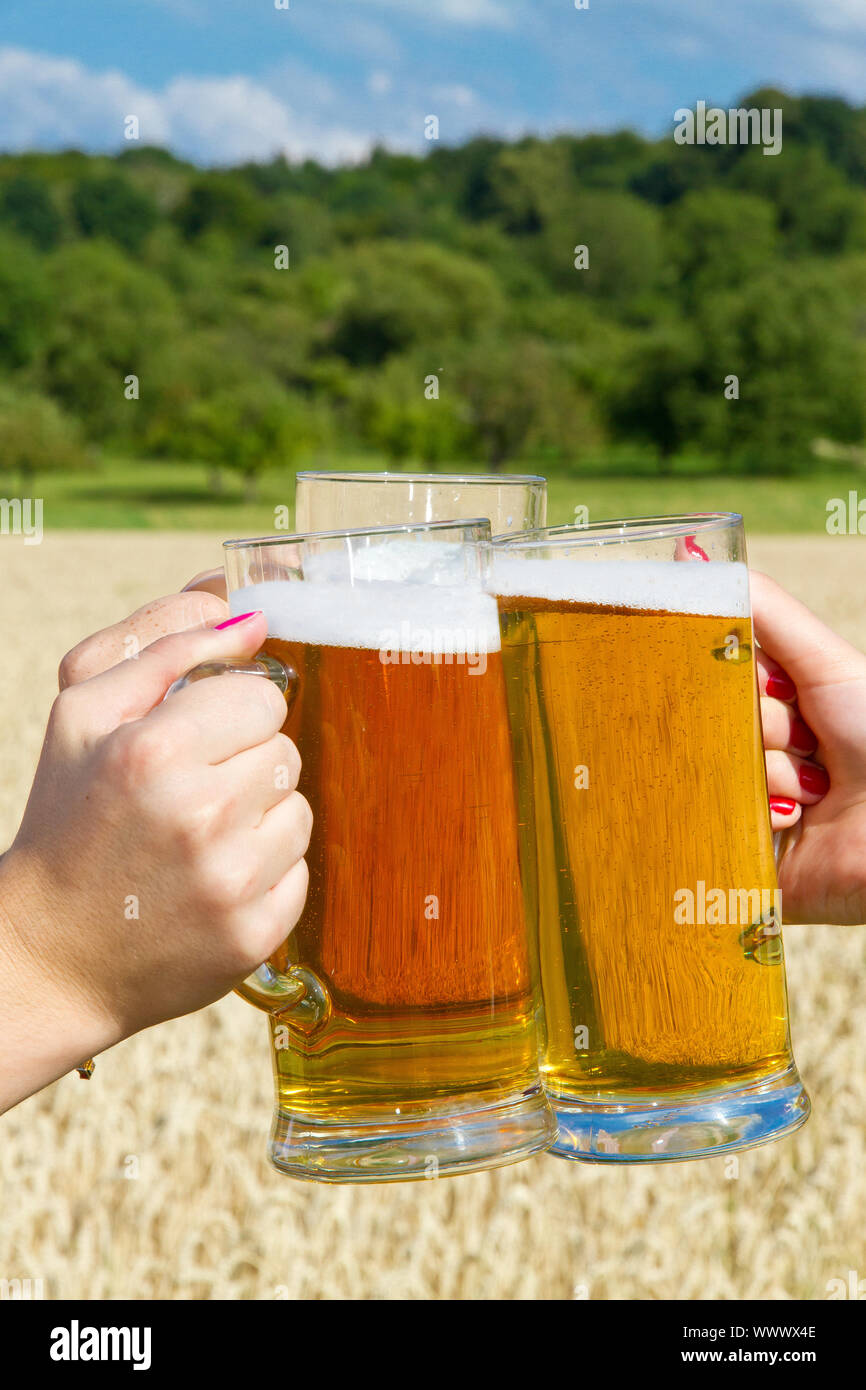Oktoberfest girls in dirndl munich hi-res stock photography and images ...