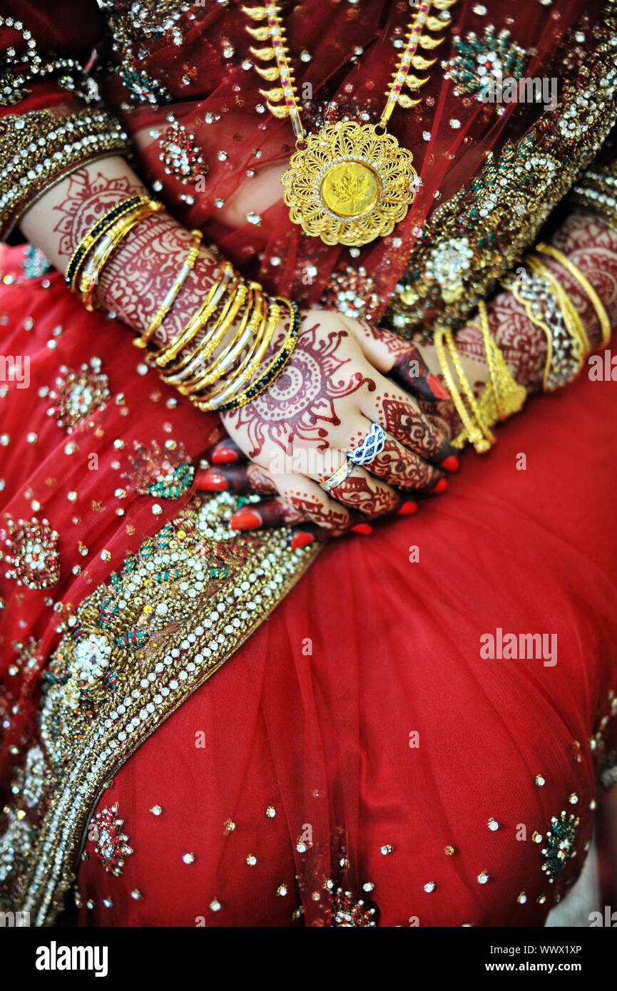 Indian bridal henna paint hi-res stock photography and images - Alamy