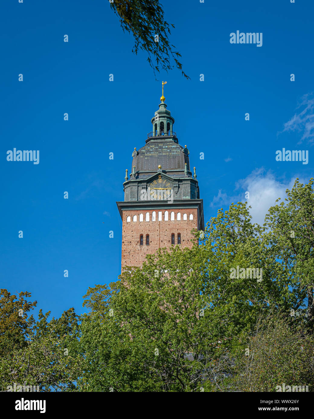 Dominant architecture hi-res stock photography and images - Alamy