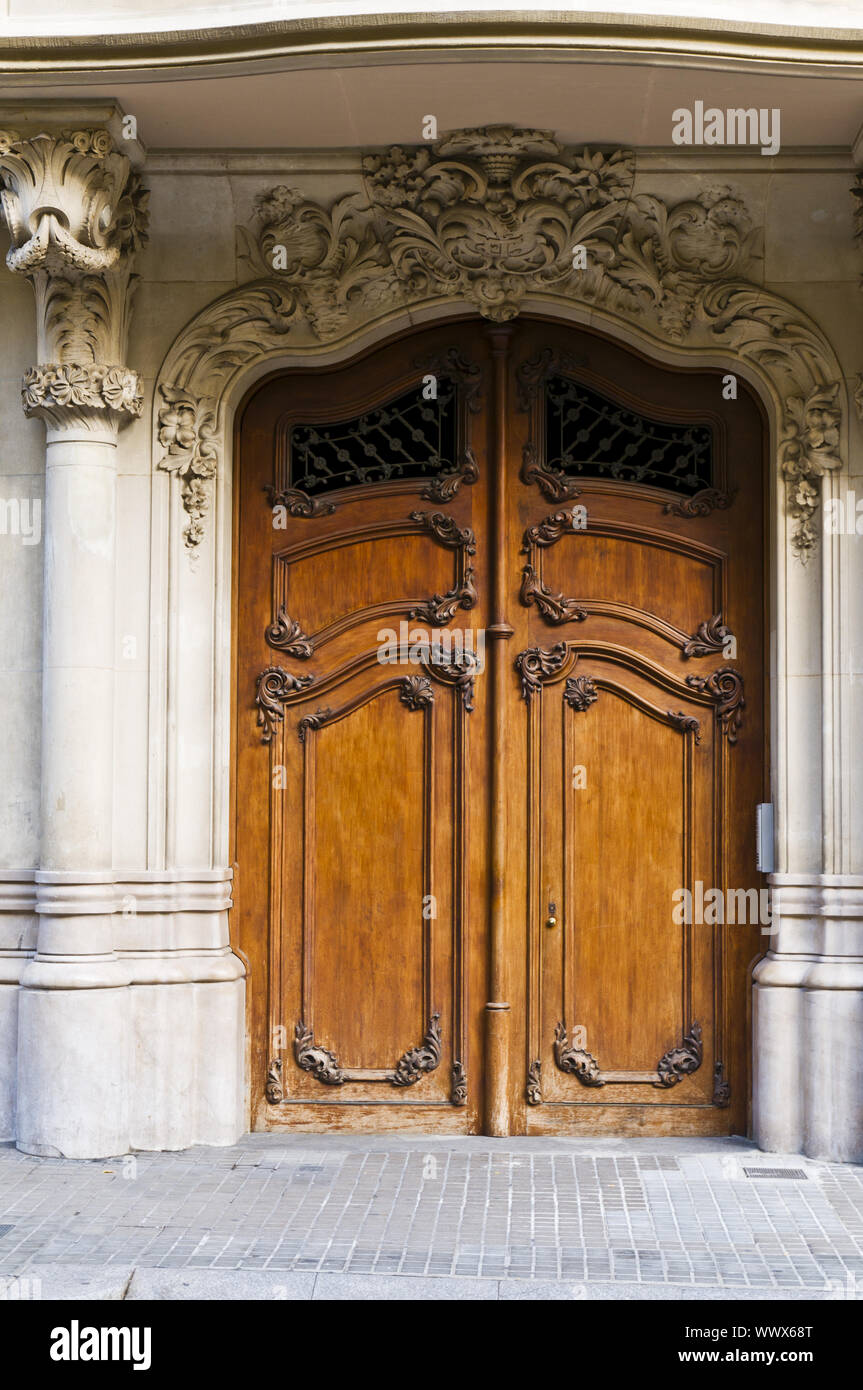 Entrance door of an residential city building during a bright day Stock ...