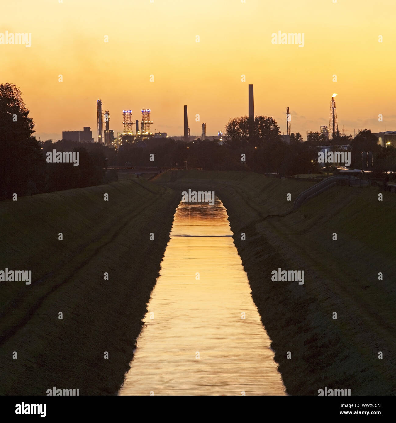 Ruhr oil bp gelsenkirchen refinery hi-res stock photography and images ...