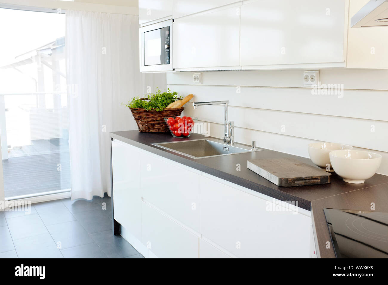 Modern white kitchen interior design Stock Photo - Alamy