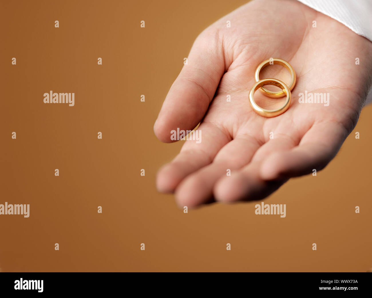 Man holding 100 year old gold wedding rings in his hand Stock Photo - Alamy