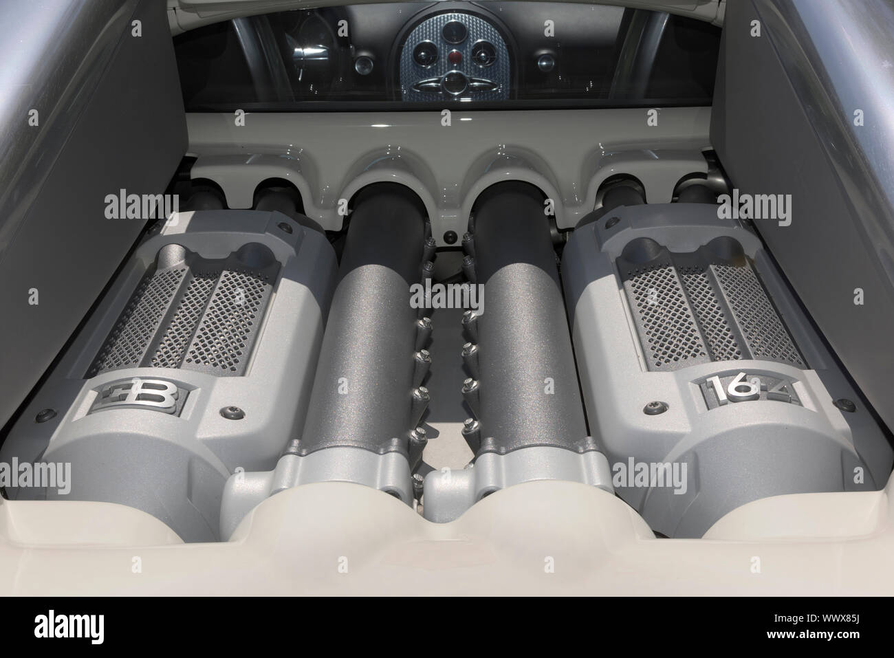 2009 Bugatti Veyron Grand Sport Stock Photo - Alamy