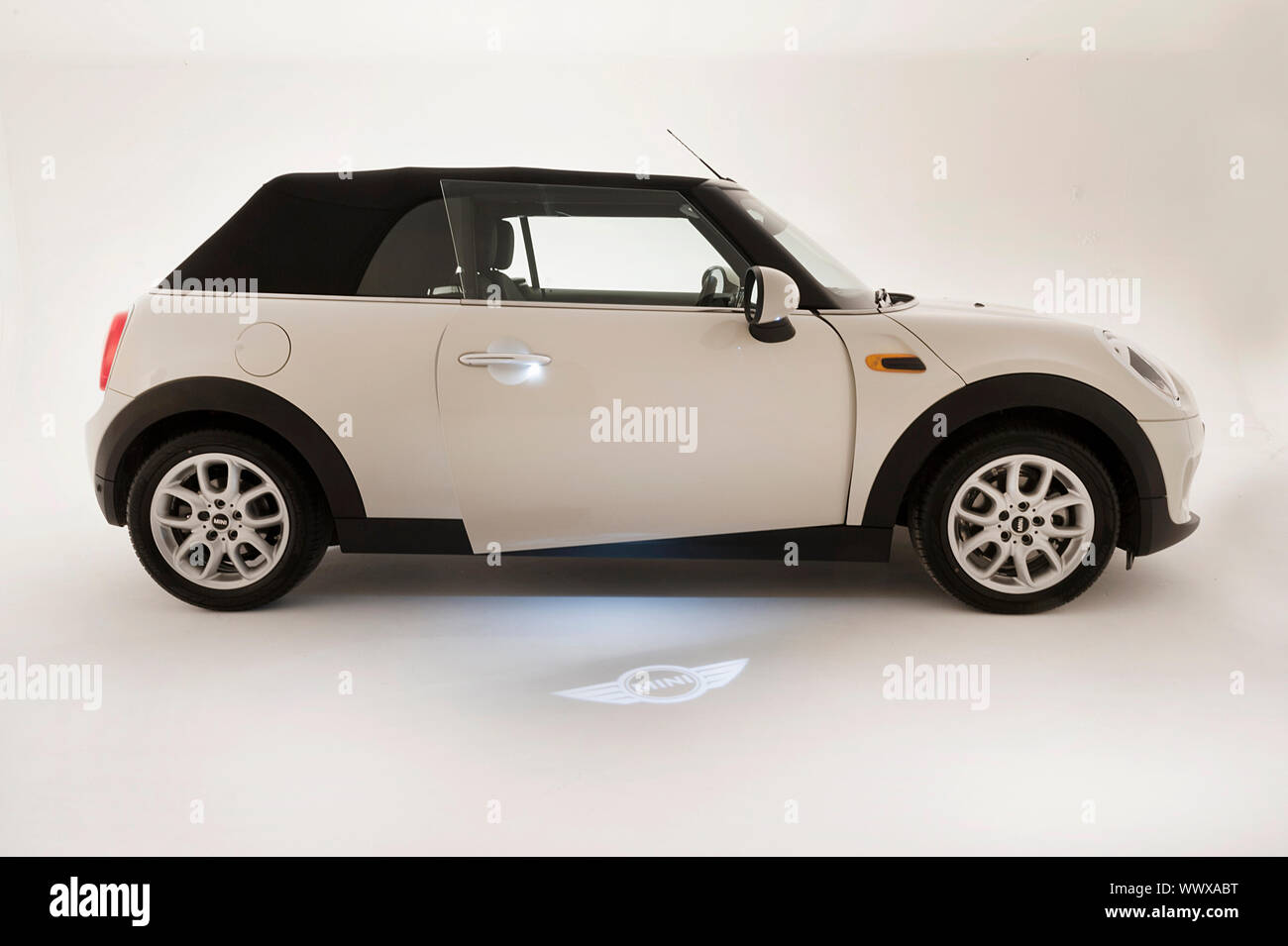 2017 Mini Cooper Convertible Stock Photo - Alamy